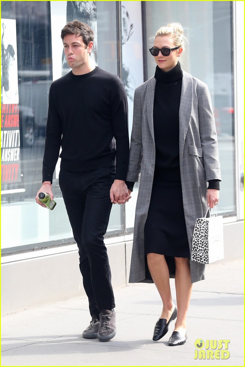 Karlie Kloss & Fiance Joshua Kushner Hold Hands After She Arrives Home for Fashion Week: Photo ...