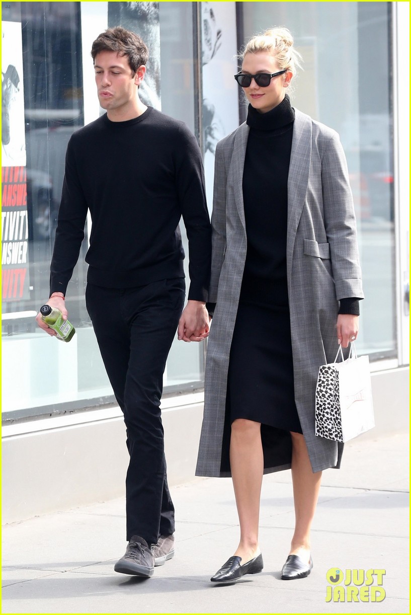 Karlie Kloss & Fiance Joshua Kushner Hold Hands After She Arrives Home for Fashion Week: Photo ...