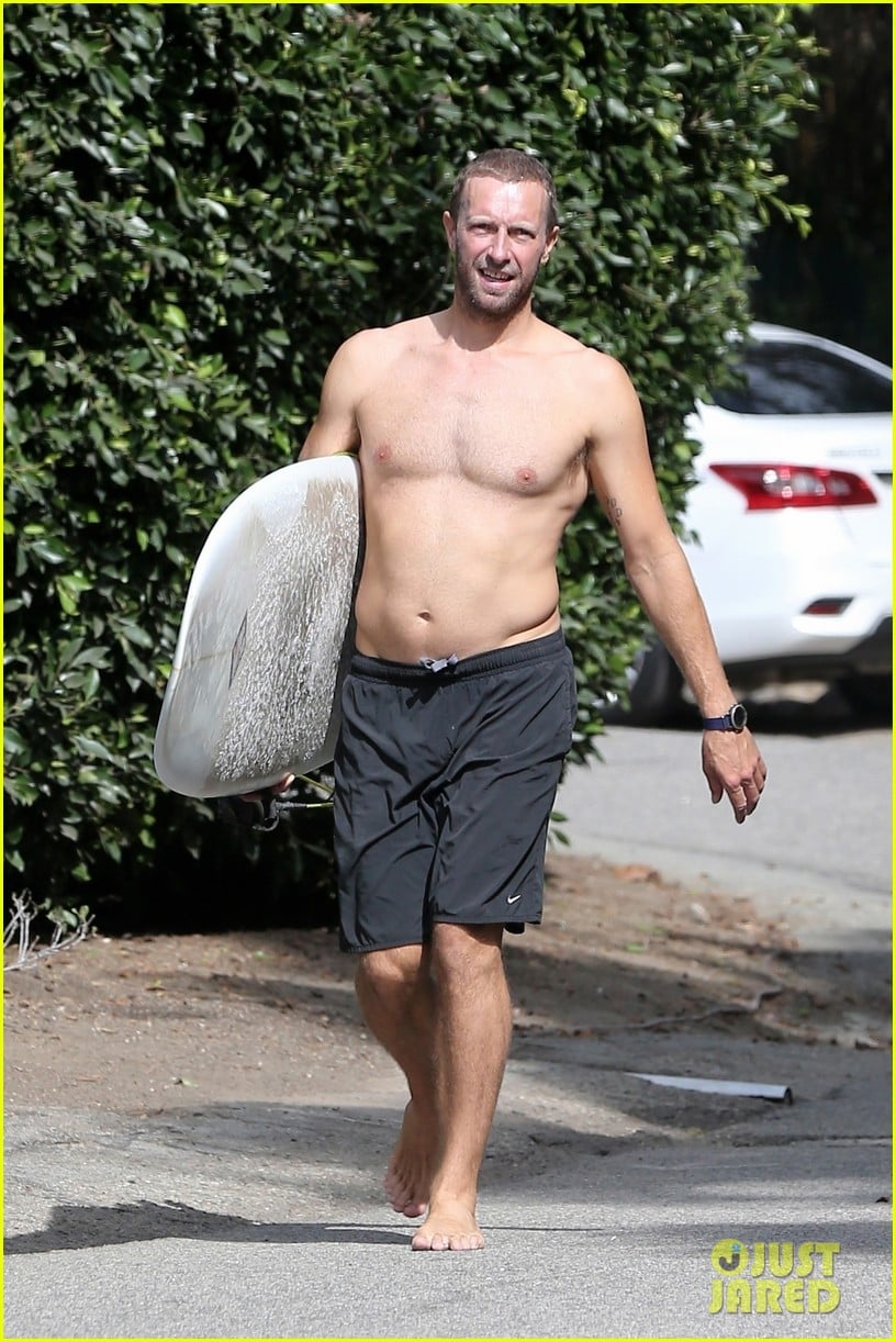 Chris Martin Goes Shirtless While Surfing in Malibu!: Photo 4161482 ...