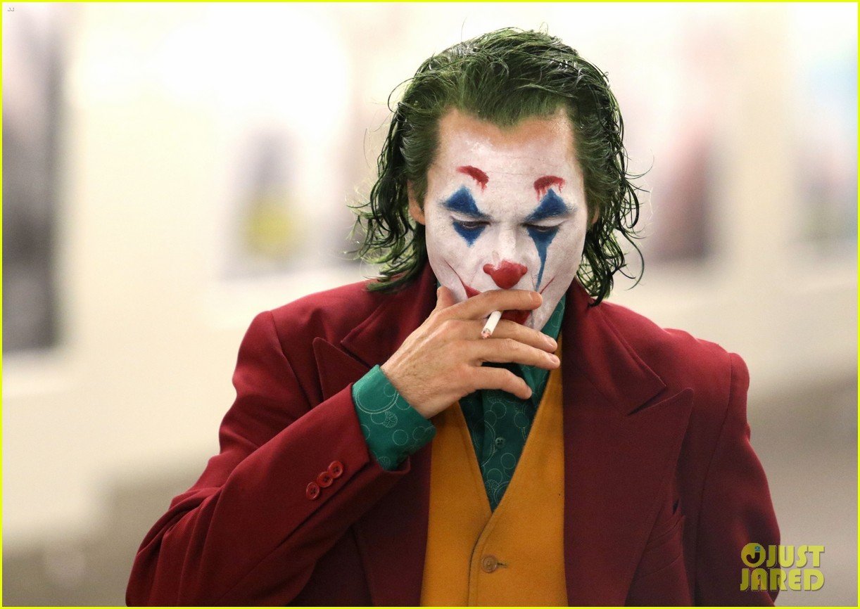 Joaquin Phoenix's Joker Casually Walks Through NYC Subway in Full Clown ...