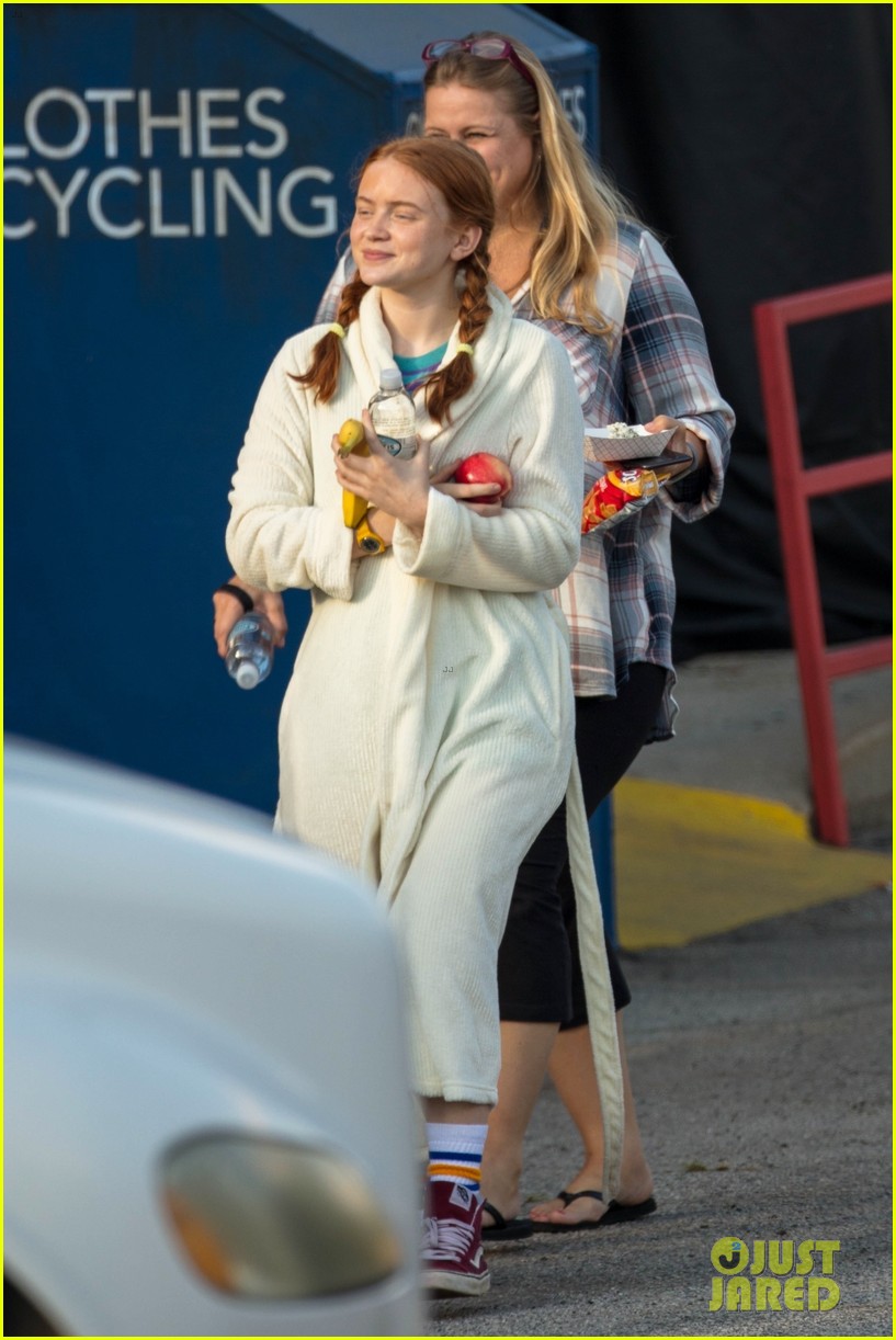 'Stranger Things' Cast Returns to a Season One Location While Filming ...