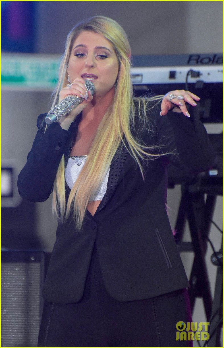 Michelle Obama, Kelly Clarkson, Meghan Trainor & More Celebrate ...