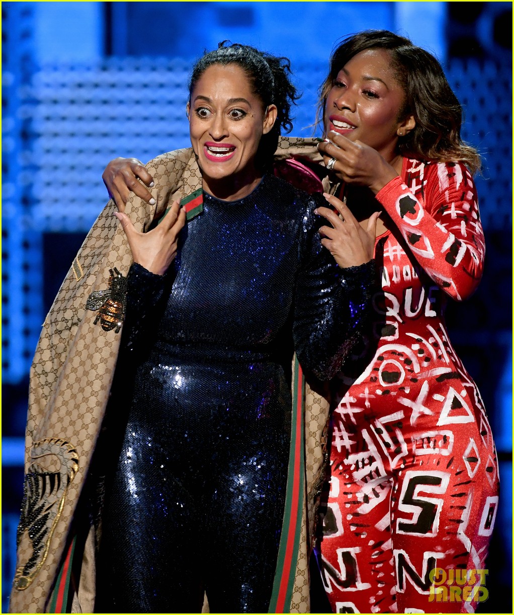 Tracee Ellis Ross Performs a Dance Medley at AMAs 2018!: Photo 4161716 ...