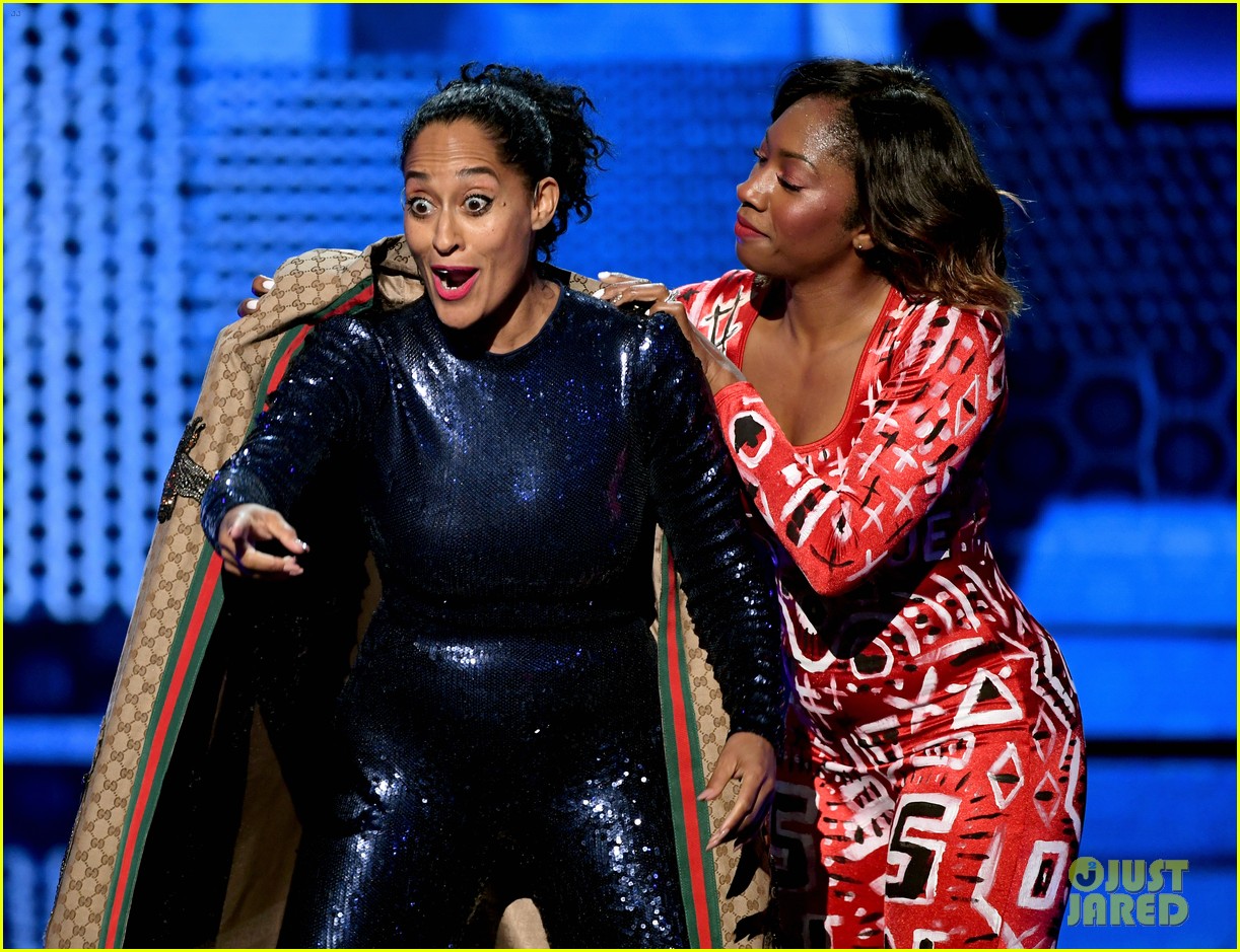 Tracee Ellis Ross Performs a Dance Medley at AMAs 2018!: Photo 4161718 ...
