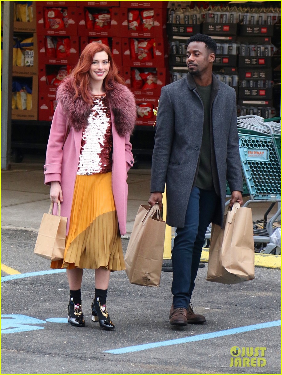Anne Hathaway & Gary Carr Film Romantic Scene for 'Modern Love' in ...