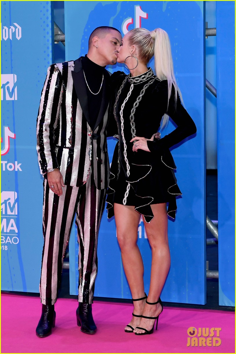 Terry Crews Is Living Out His Dream At MTV EMAs 2018: Photo 4175265 ...