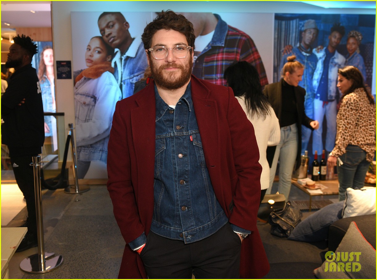 Hailey Baldwin Joins Barbara Palvin & Dylan Sprouse at Levi's Store ...