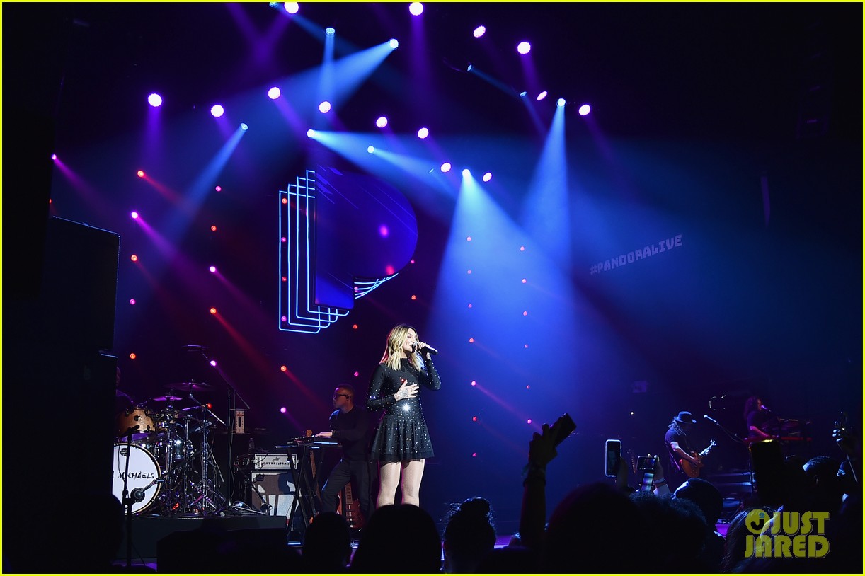 Cardi B Takes the Stage at 'Live In LA' Pandora & T-Mobile Show: Photo ...