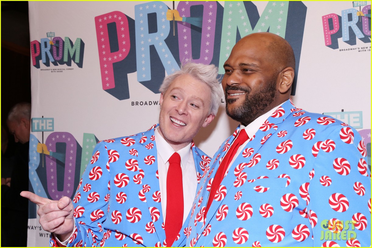 Kristin Chenoweth Is Crowned Prom Queen at Broadway's 'The Prom ...