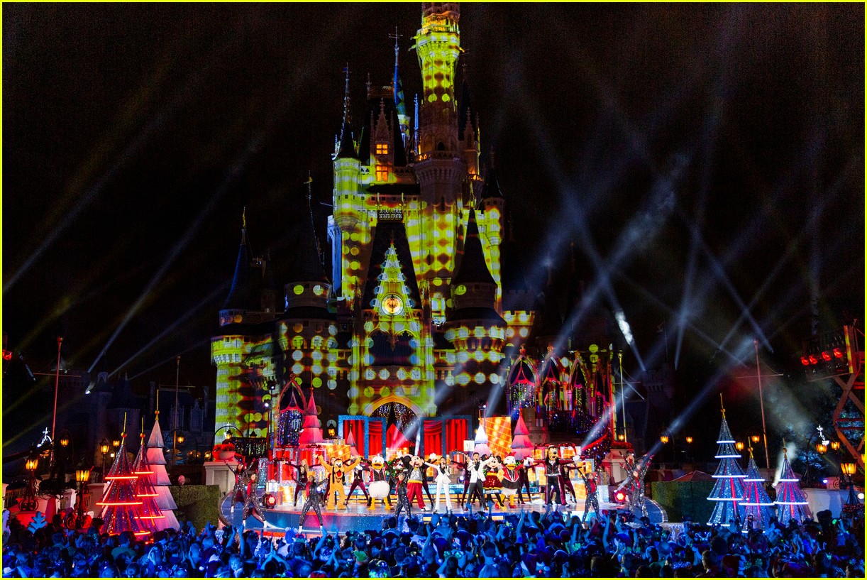 Disney's Magical Holiday Celebration 2018 - Performers Lineup!: Photo ...