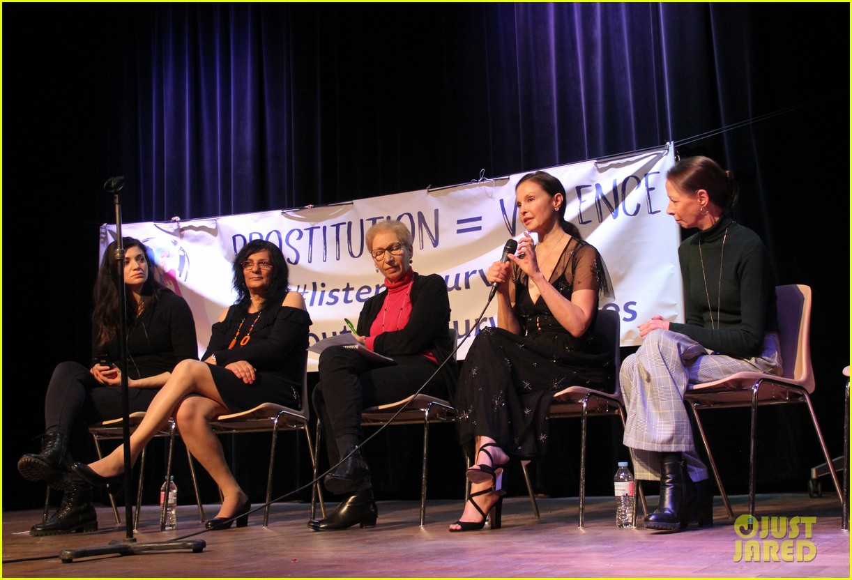 Ashley Judd Discusses Violence Against Women During Conference in Paris ...