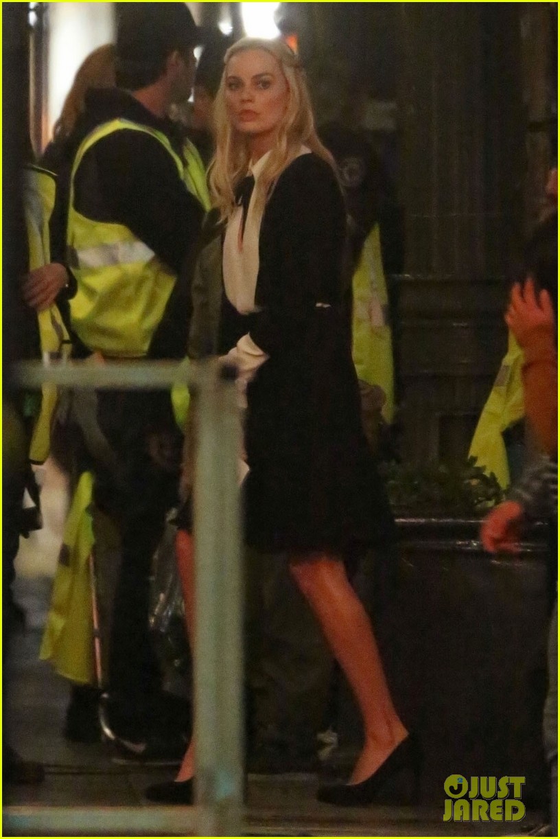 Margot Robbie Films a Phone Call Scene for Upcoming Roger Ailes Project ...