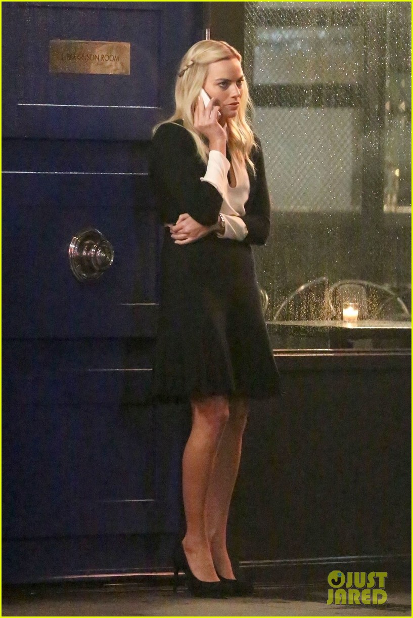 Margot Robbie Films a Phone Call Scene for Upcoming Roger Ailes Project ...