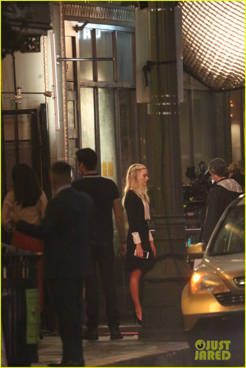Margot Robbie Films a Phone Call Scene for Upcoming Roger Ailes Project ...