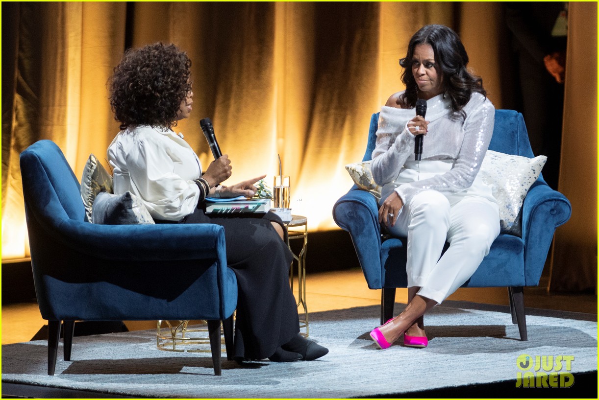 Michelle Obama Launches Book Tour in Chicago with Oprah!: Photo 4182196 ...