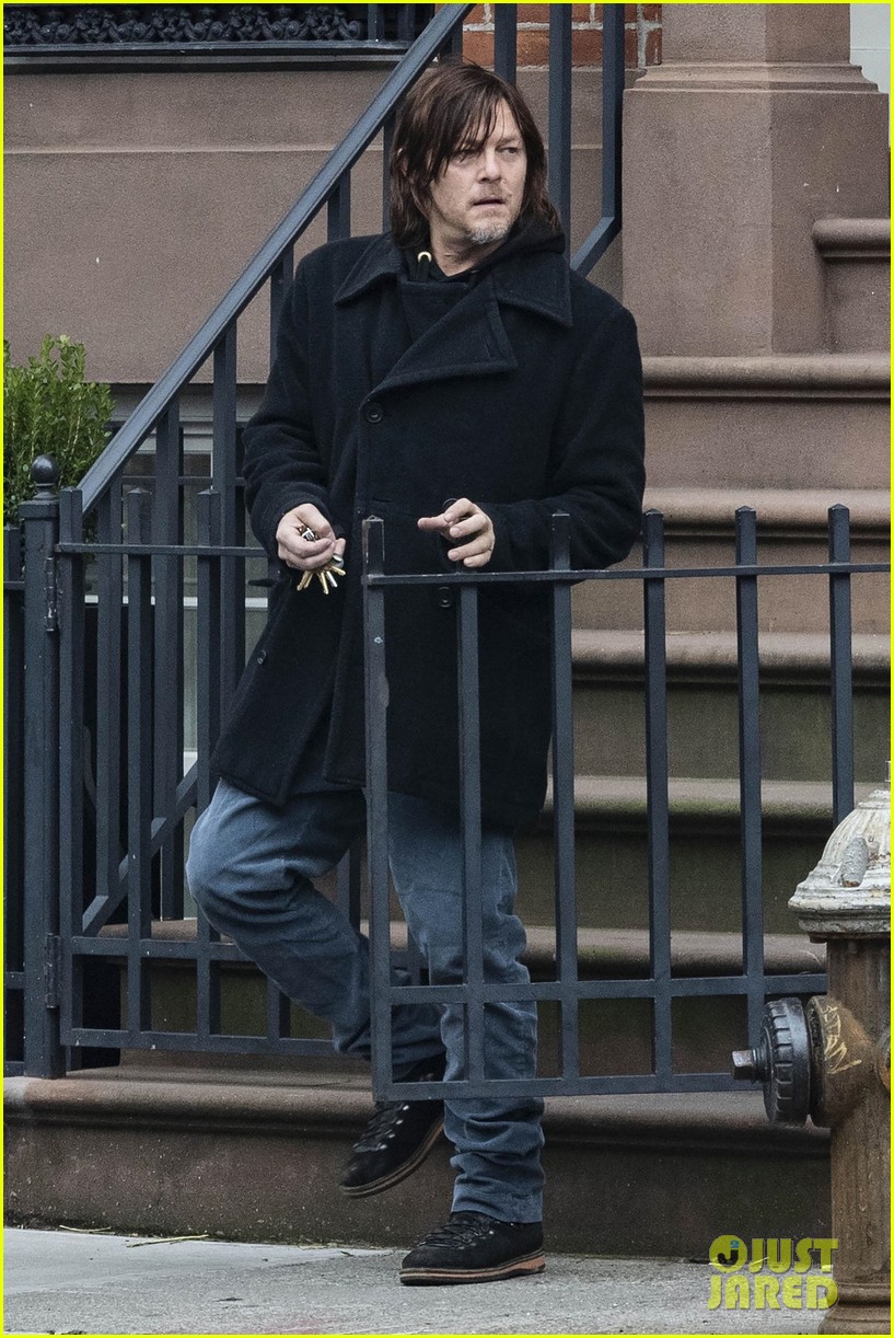 Norman Reedus Bundles Up to Run Errands in NYC: Photo 4190154 | Norman ...