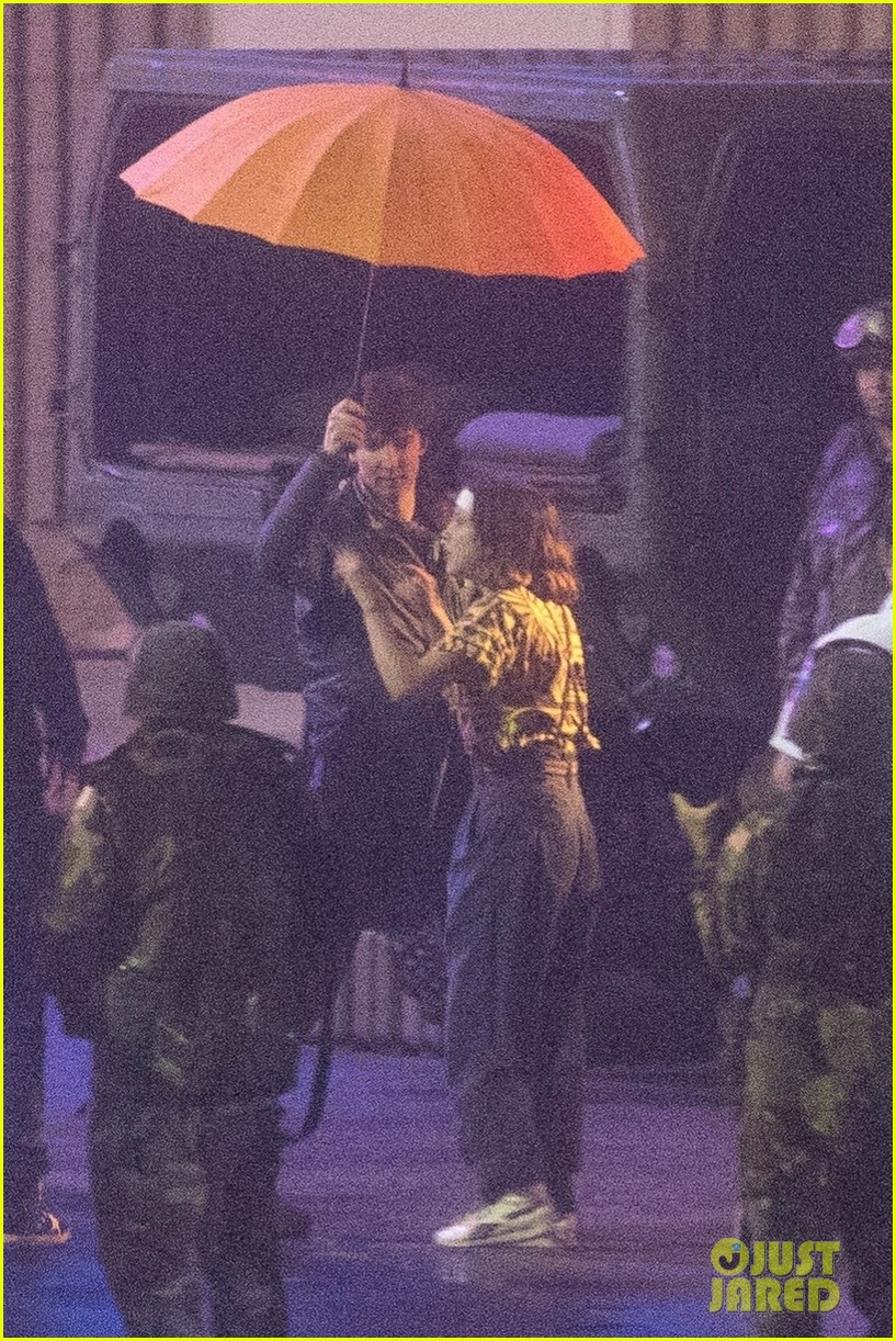 'Stranger Things' Cast Wraps Filming on Epic Season 3 Finale!: Photo ...