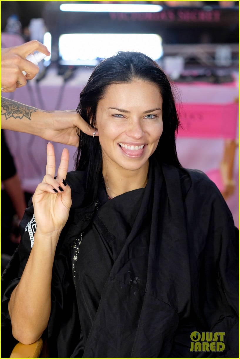 Victoria's Secret Models Get Hair & Makeup Done Backstage at Fashion ...