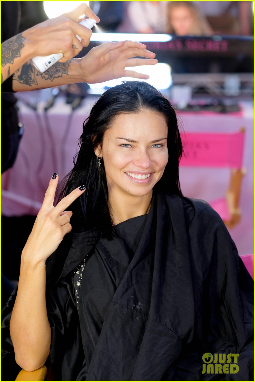 Victoria's Secret Models Get Hair & Makeup Done Backstage at Fashion ...