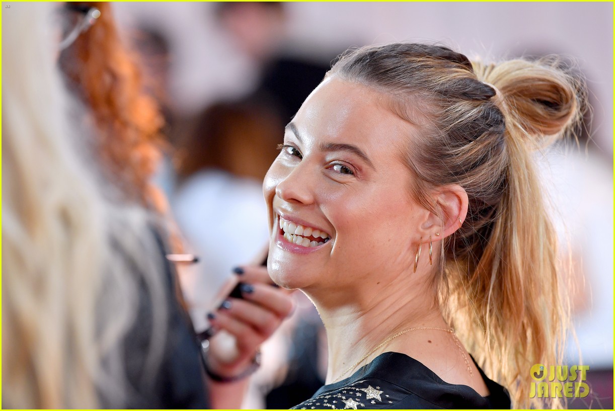 Victoria's Secret Models Get Hair & Makeup Done Backstage at Fashion ...