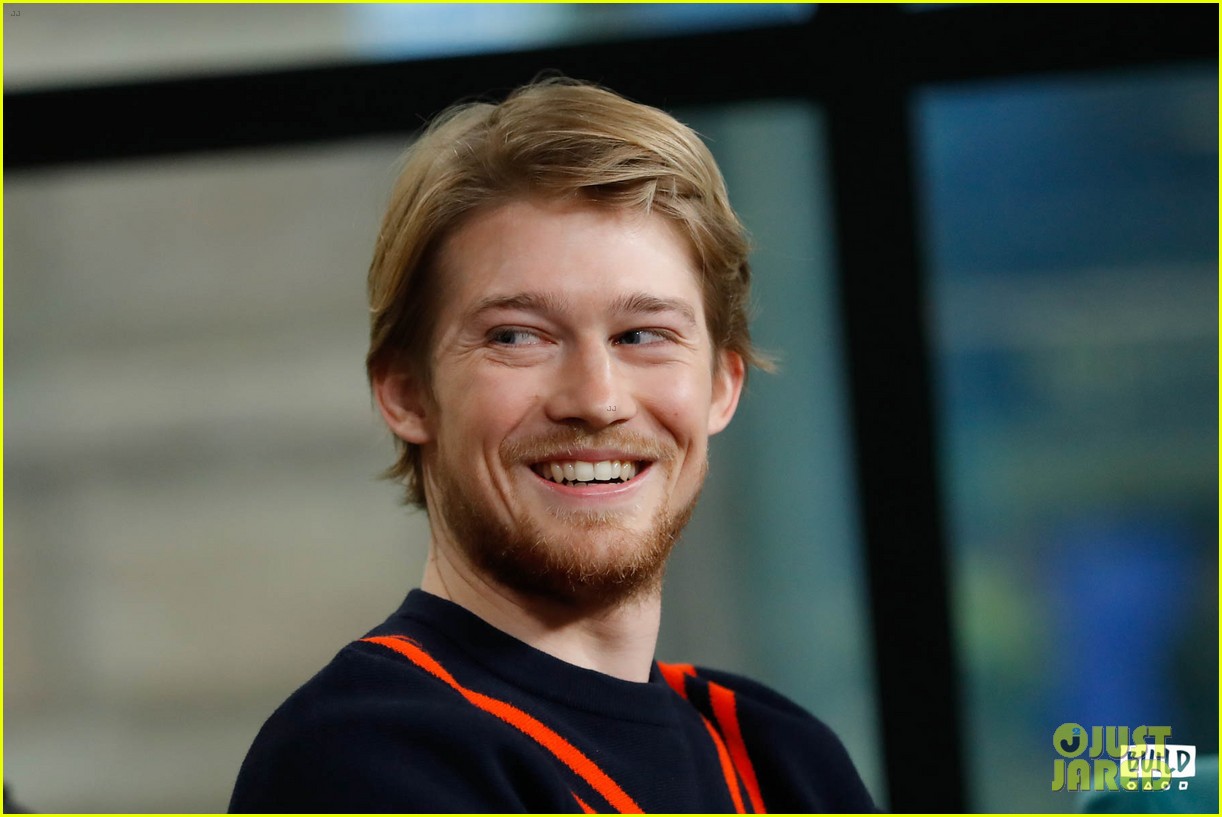 Joe Alwyn Says He Auditioned Multiple Times for 'Love Actually'!: Photo ...