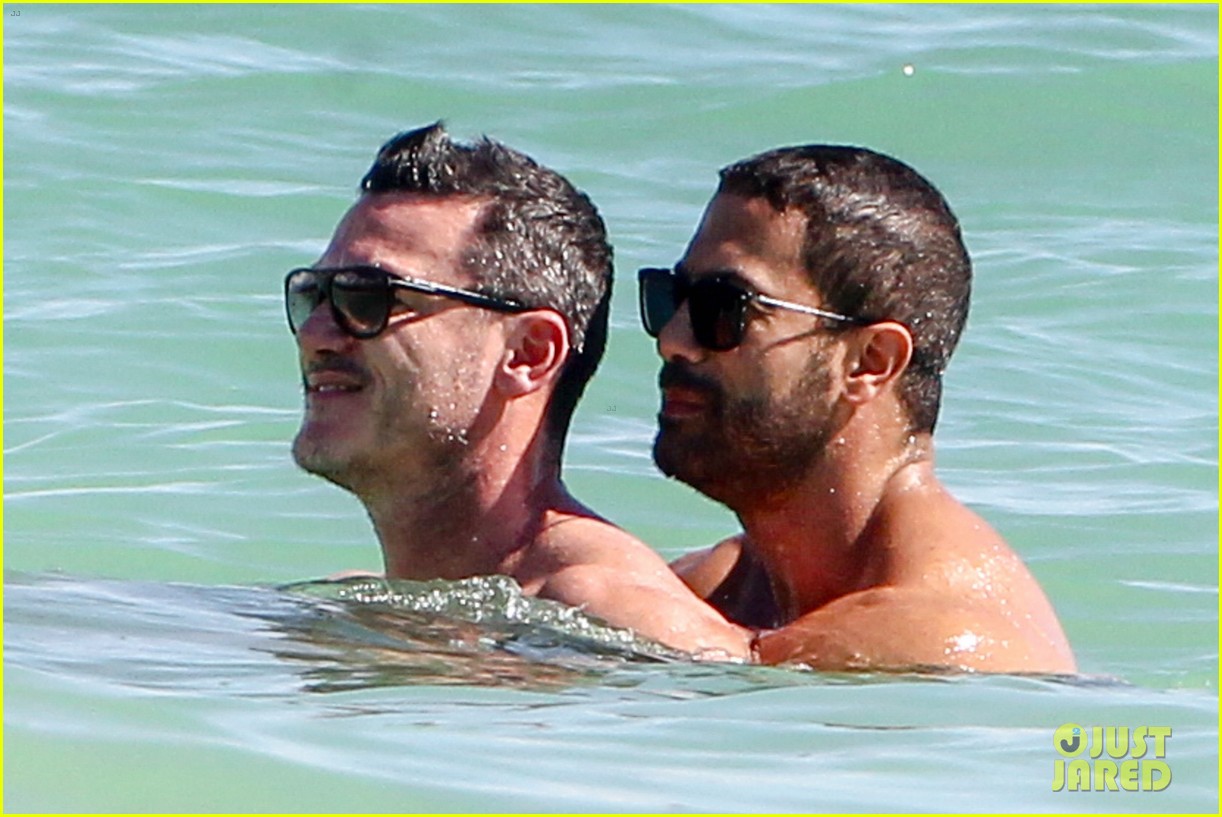 Luke Evans & Boyfriend Victor Turpin Bare Their Shirtless Bodies, Look ...