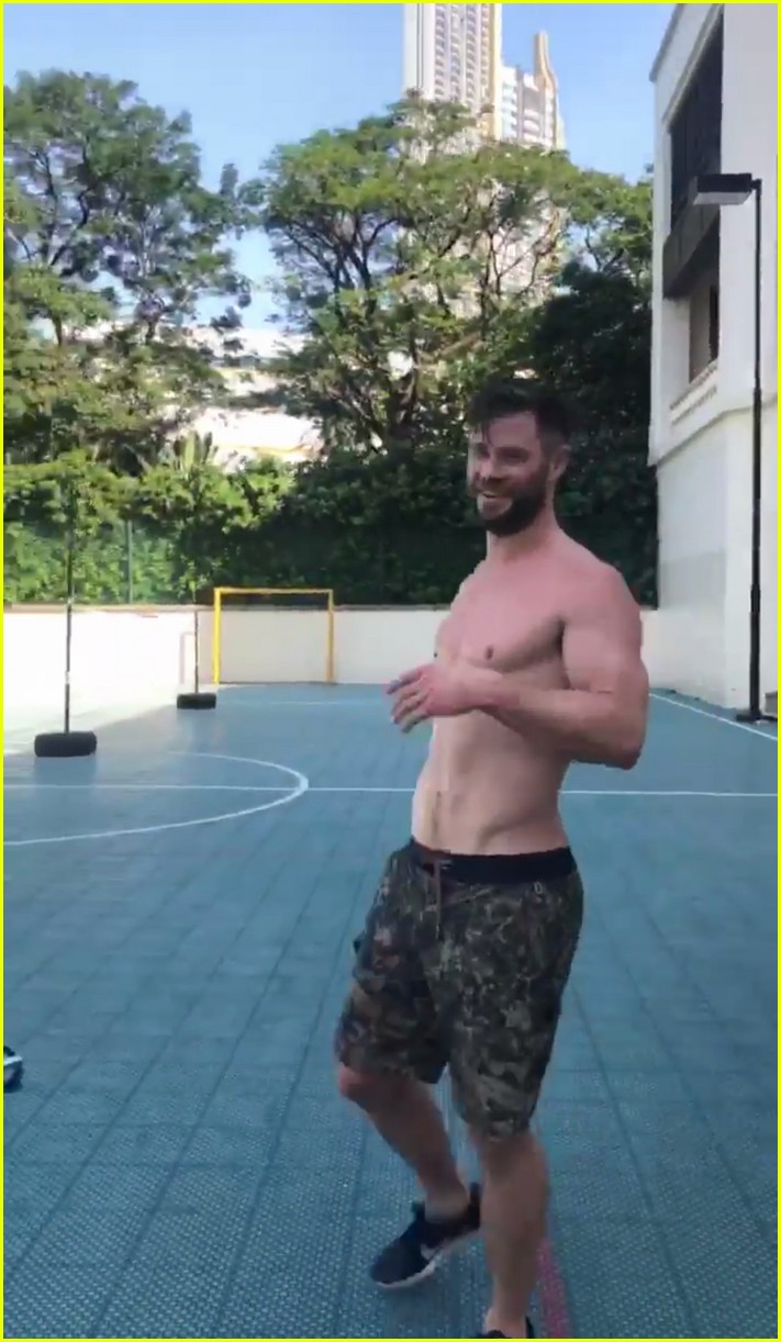 Chris Hemsworth Bares His Ripped Body in Shirtless Videos!: Photo ...