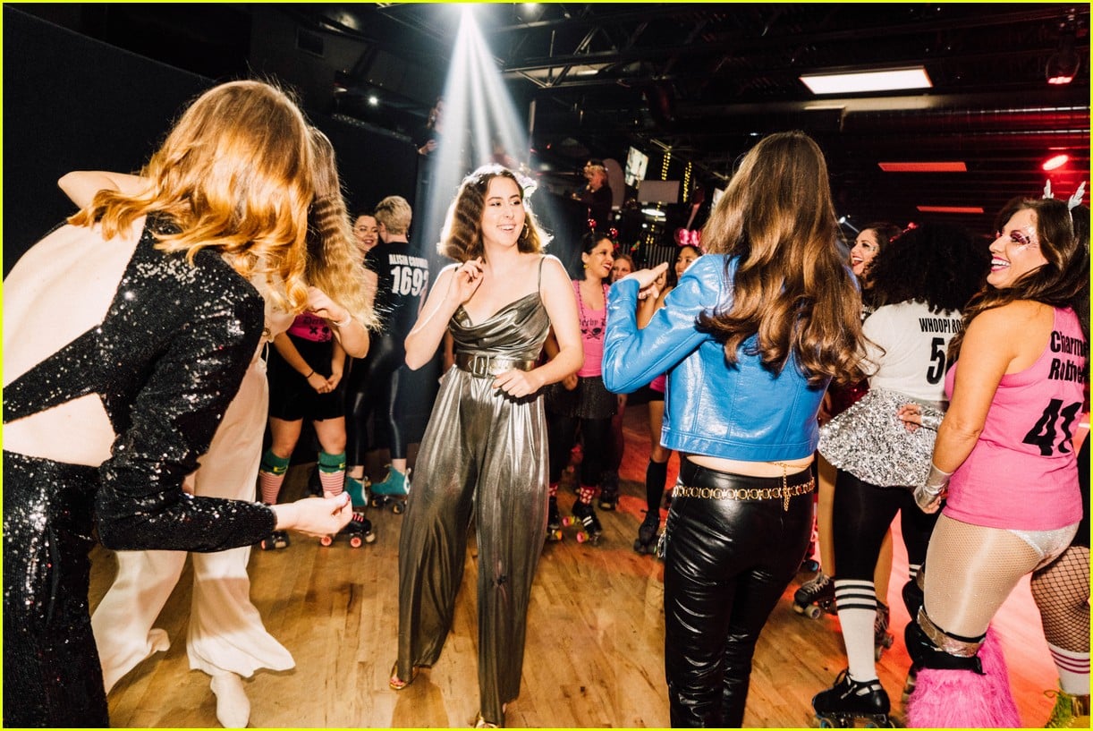 Emma Stone Hosts a Holiday Party with Haim for a Great Cause!: Photo ...