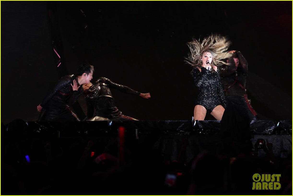 Taylor Swift: 'Reputation' Tour Set List for Netflix Movie!: Photo ...