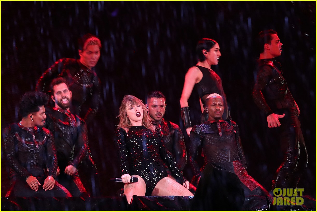Taylor Swift: 'Reputation' Tour Set List for Netflix Movie!: Photo ...