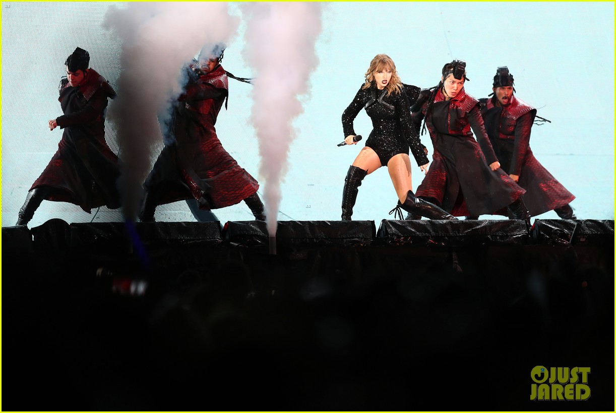 Taylor Swift: 'Reputation' Tour Set List for Netflix Movie!: Photo ...