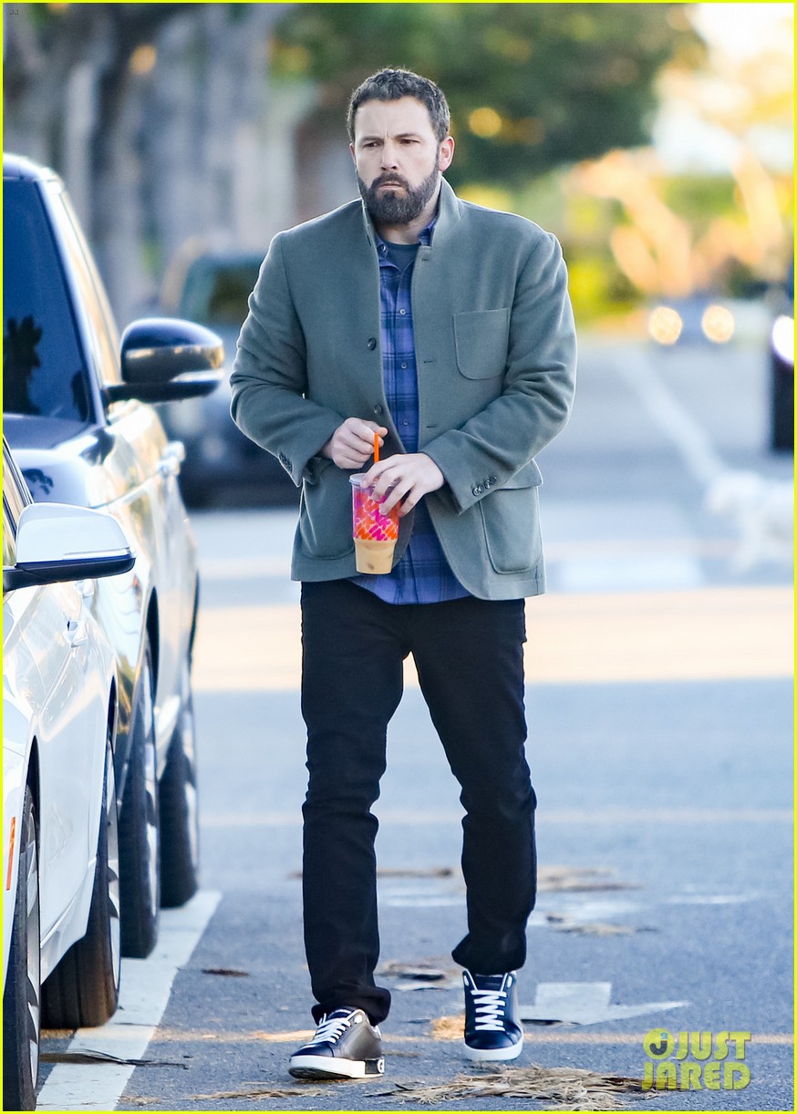 Ben Affleck Steps Out for Solo Lunch in Los Angeles: Photo 4216196 ...