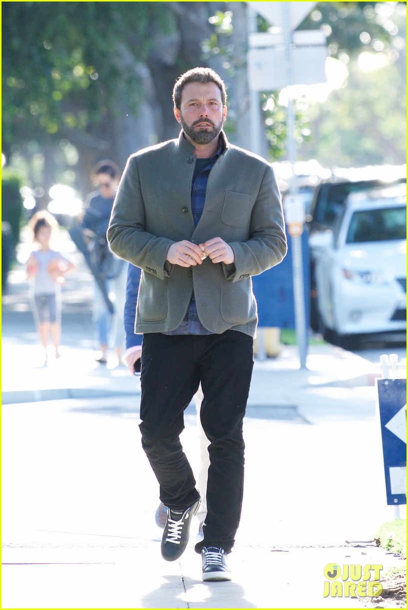 Ben Affleck Steps Out for Solo Lunch in Los Angeles: Photo 4216200 ...