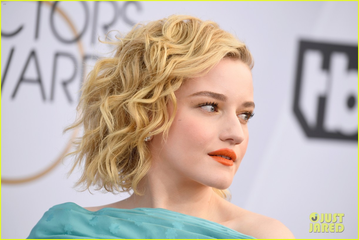 Julia Garner Looks So Pretty Arriving at SAG Awards 2019: Photo 4218278 ...