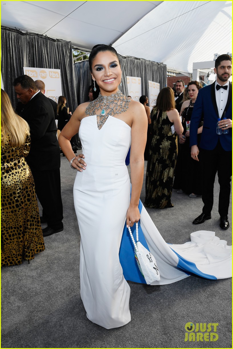 Betty Gilpin & 'Glow' Cast Celebrate at SAG Awards 2019: Photo 4218608 ...