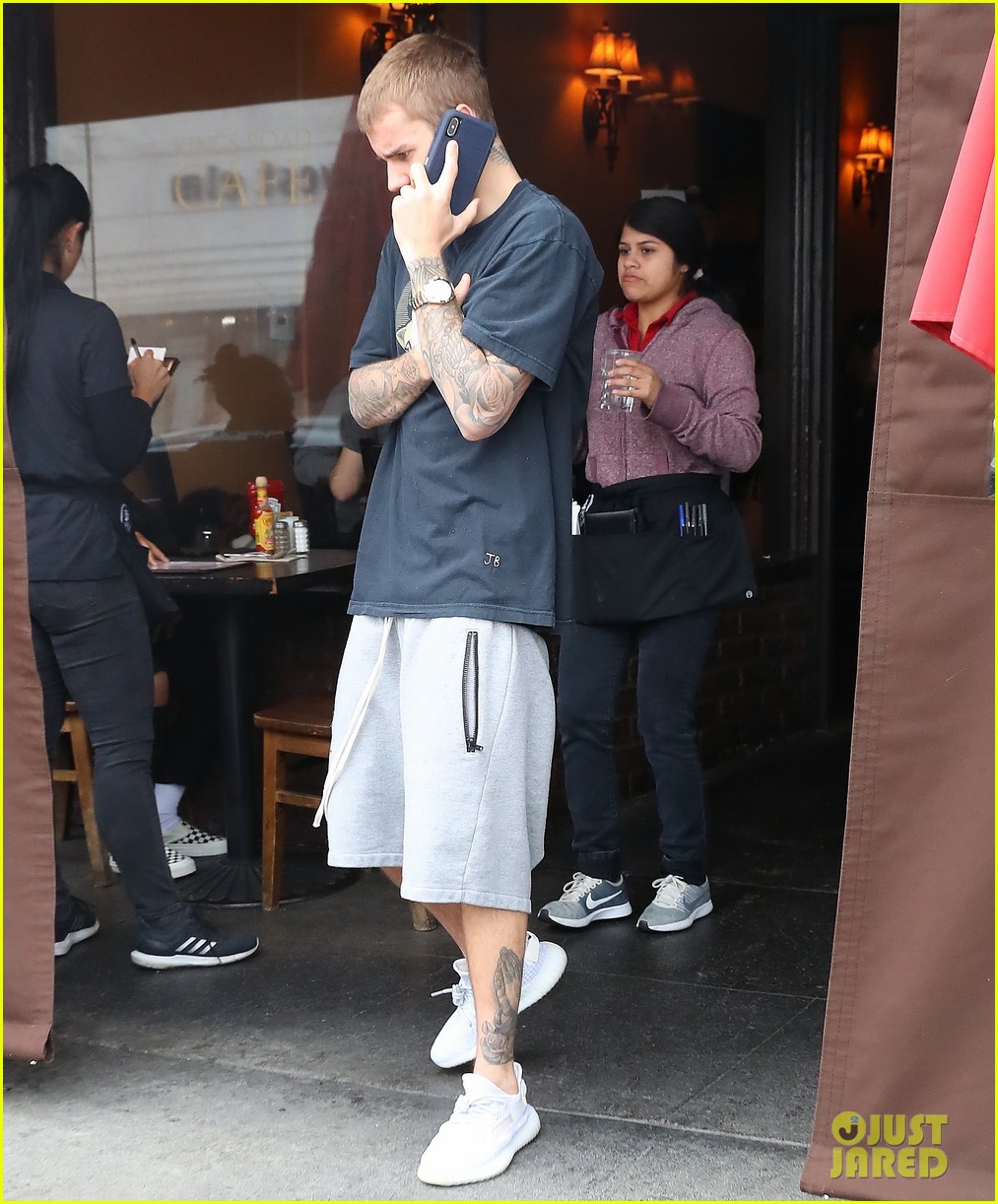 Justin & Hailey Bieber Go on a Stroll at Santa Monica Beach!: Photo ...