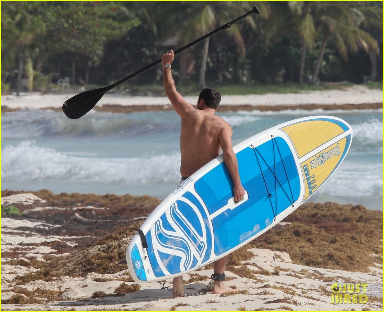 Luke Bryan Goes Shirtless While Paddle Boarding in Mexico: Photo ...