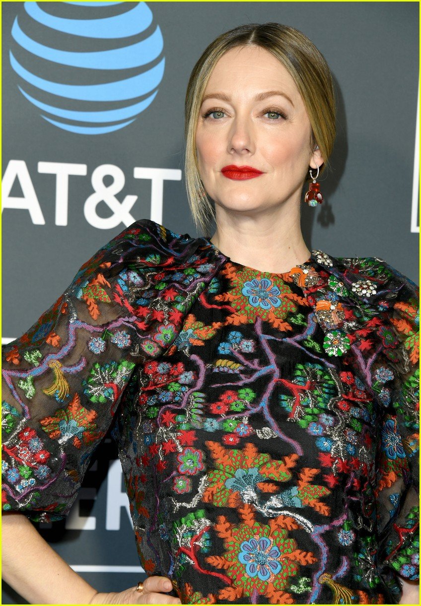 Debra Messing & Judy Greer Stun at Critics' Choice Awards 2019: Photo ...