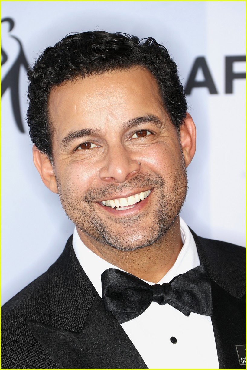 Mandy Moore & Milo Ventimiglia Hit the Red Carpet at SAG Awards 2019 ...