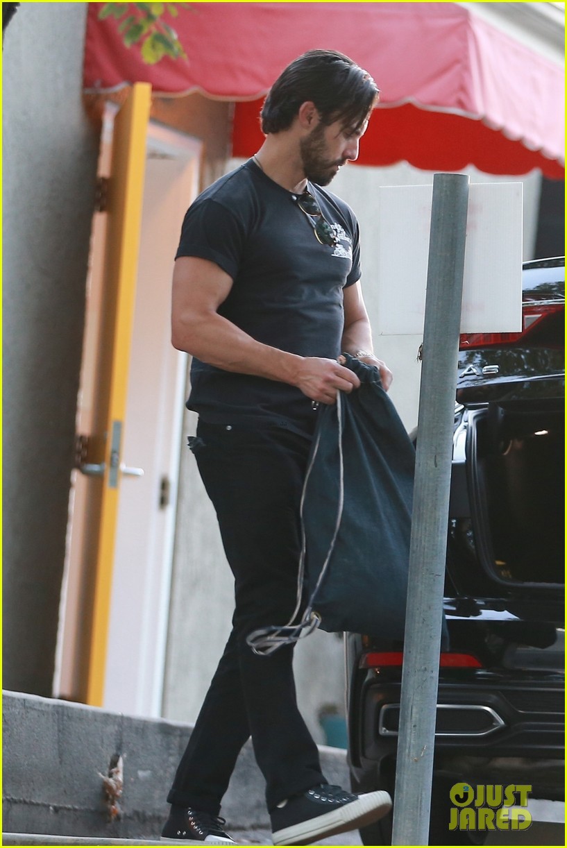 Milo Ventimiglia Kicks Off the Weekend With a Workout: Photo 4205840 ...