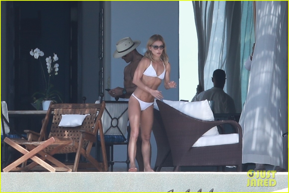 Kelly Ripa & Mark Consuelos Bare Their Hot Beach Bodies!: Photo 4219139 | Bikini, Kelly Ripa ...