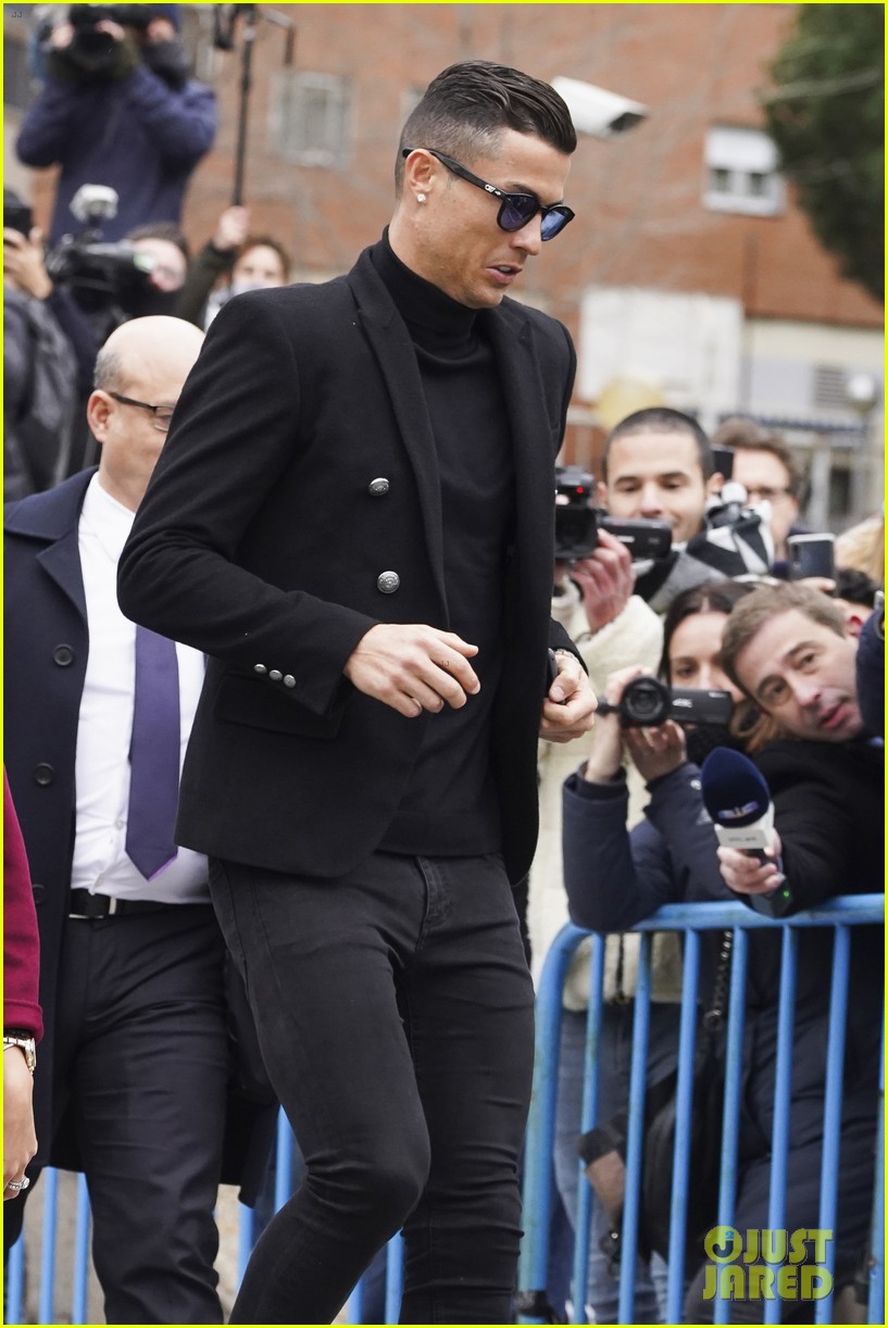 Cristiano Ronaldo Pleads Guilty to Tax Fraud & Avoids Jail Term: Photo ...