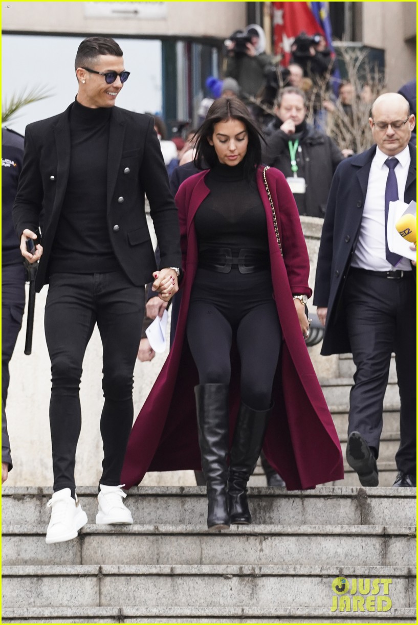 Cristiano Ronaldo Pleads Guilty to Tax Fraud & Avoids Jail Term: Photo ...