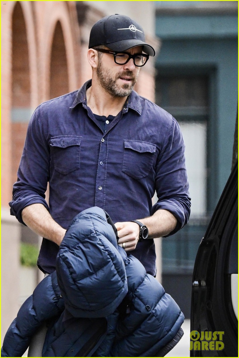 Ryan Reynolds Heads Out for the Day in Chilly New York City!: Photo ...