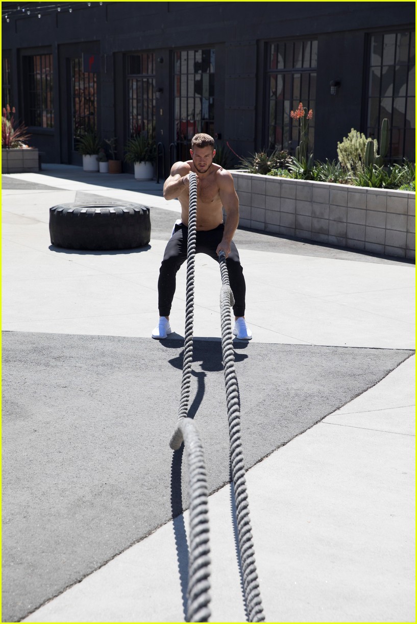Colton Underwood Goes Shirtless for a Fitness Date on 'The Bachelor ...