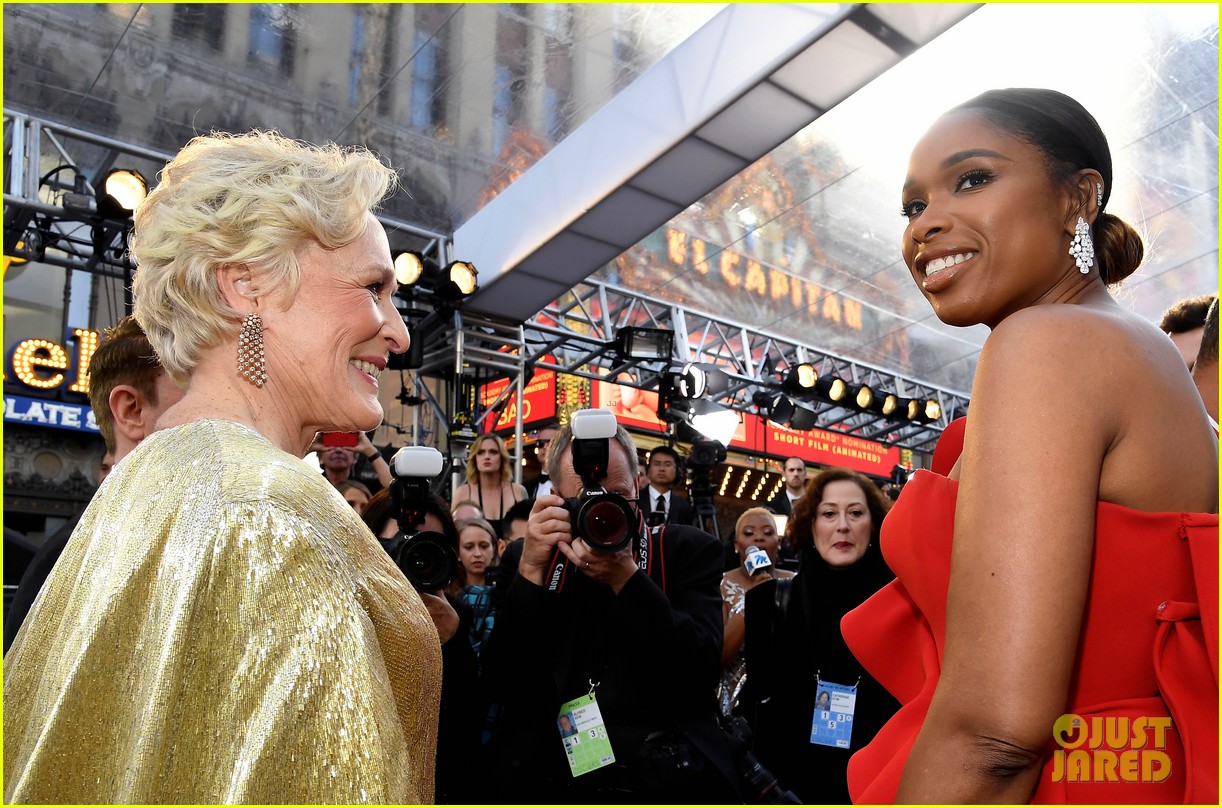 Glenn Close Wears a Gold Cape on Oscars 2019 Red Carpet: Photo 4245292 ...