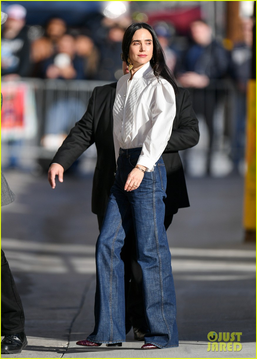 Jennifer Connelly Talks Riding Motorcycle With Tom Cruise in 'Top Gun ...