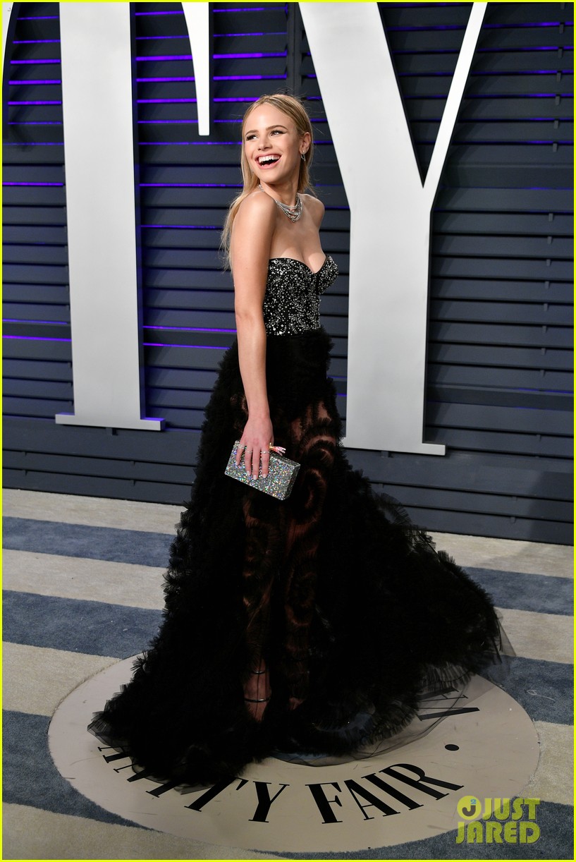 Kaitlyn Dever, Halston Sage & Lana Condor Hit Vanity Fair's Oscar Party ...