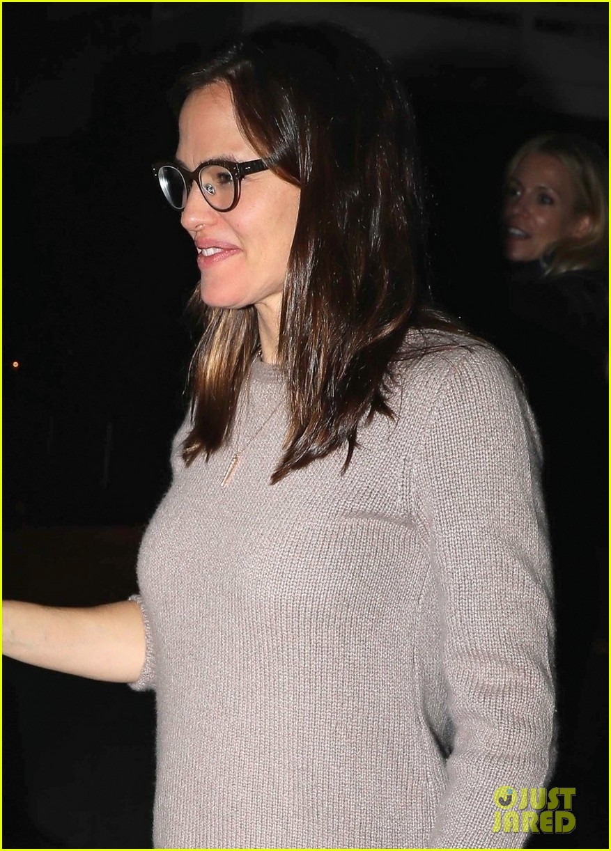 Jennifer Garner Rocks Leather Skirt for Night Out with Friends!: Photo ...