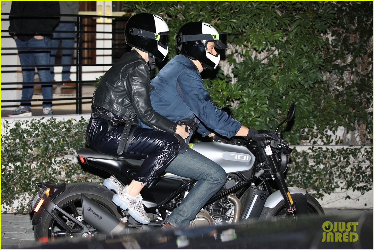 Katy Perry & Orlando Bloom Arrive on Motorcycle for Jennifer Aniston's ...